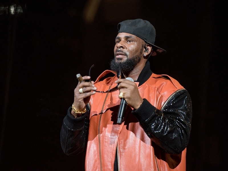 R. Kelly Pleads Not Guilty To 10 Counts Of Criminal Sexual Abuse – HipHopDX