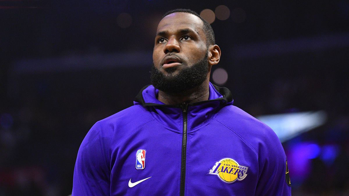 LeBron James Reminds Fans He's A '90s Hip Hop Head By Rocking Classic ...