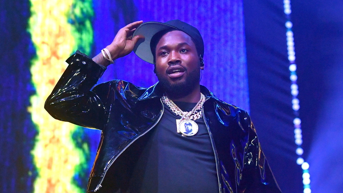 Meek Mill Dragged On Twitter After He Tells Water-Hustling Kids To ...