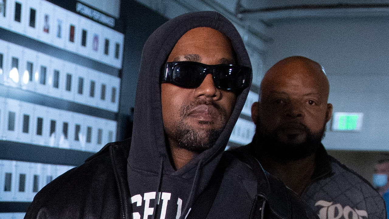 Kanye West Pays Tribute To Astroworld Victims With Sunday Service ...