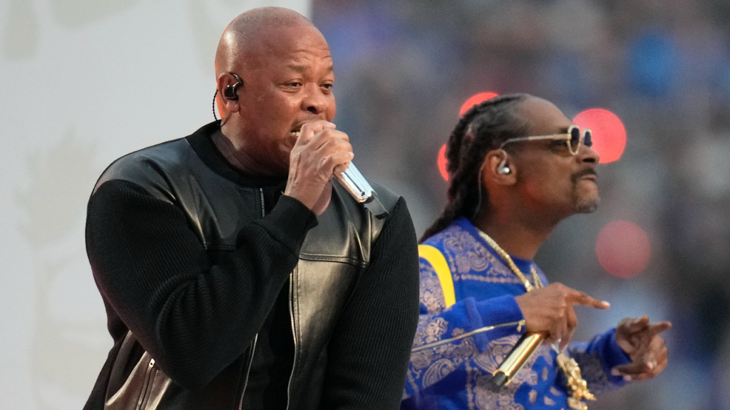 Snoop Dogg & Dr. Dre All Smiles In Studio As New Music Takes Shape ...