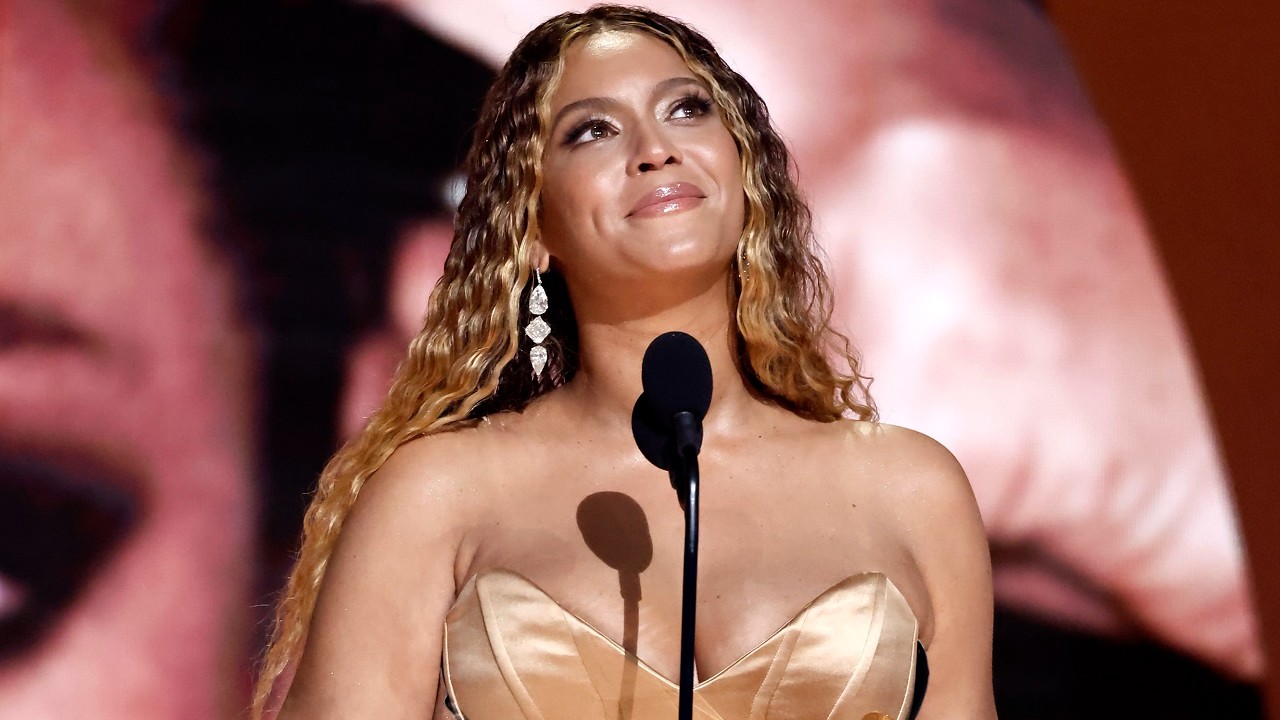 Beyoncé Tears Up Accepting Record-Breaking 32nd Grammy Award - HipHopDX