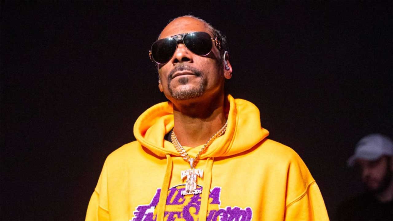 Snoop Dogg Once Had A Giant Pet Roach He Nicknamed ‘The Gooch’ - HipHopDX