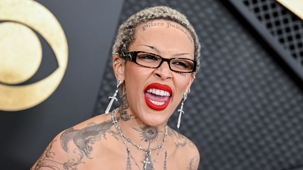 Doja Cat Turns Heads With Wild Outfit & Full-Body Tattoos At Grammys ...