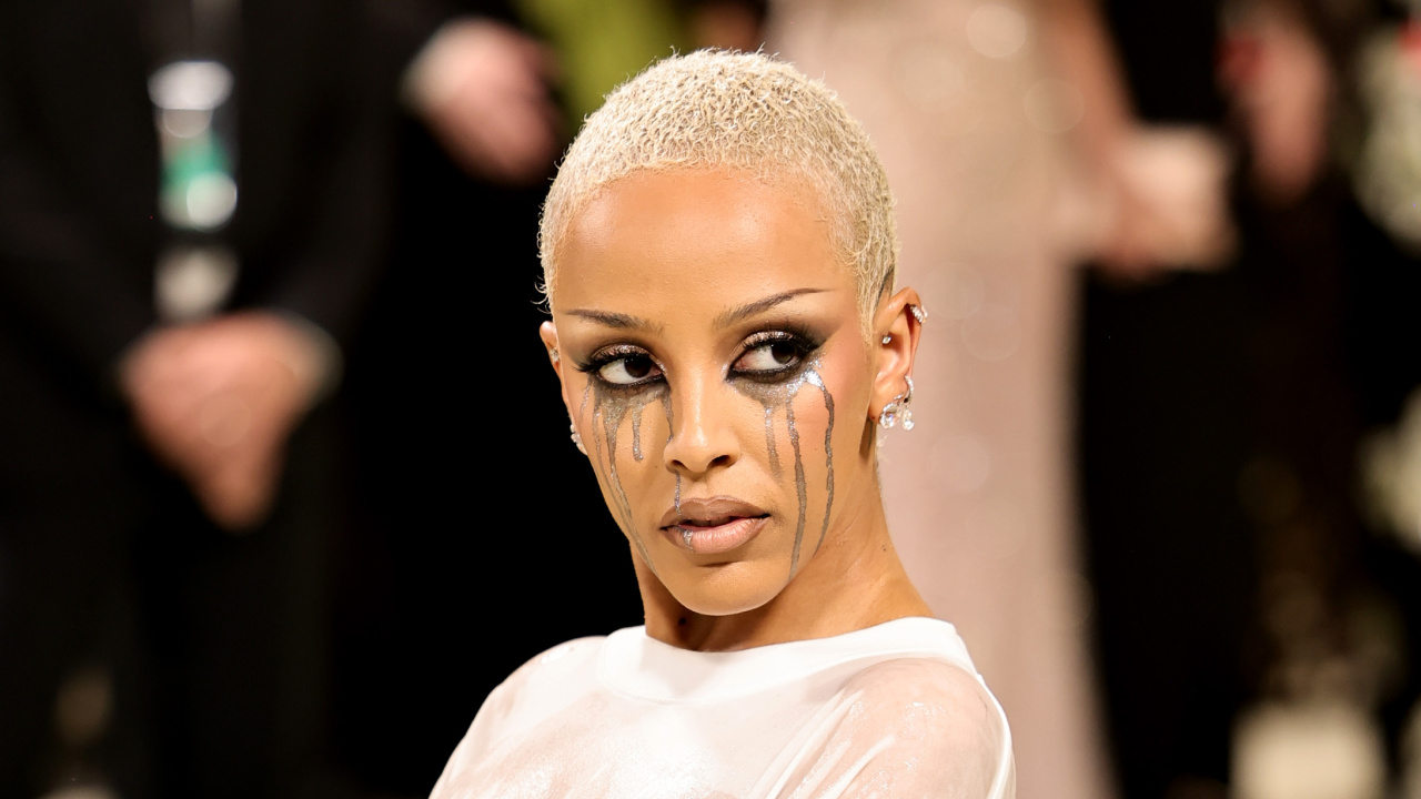 Doja Cat Turns Heads With NSFW Dripping Wet Outfit At Met Gala - HipHopDX
