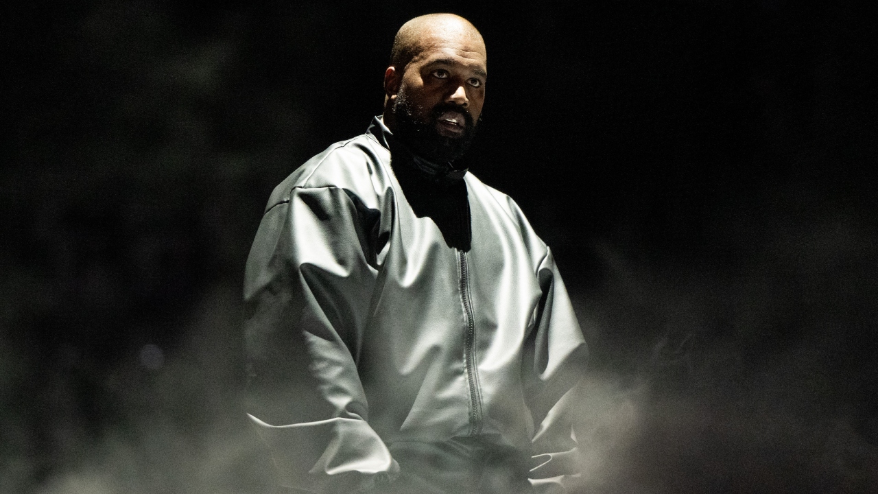 Kanye West Caught Snoozing On Economy Flight In Bizarre Outfit - HipHopDX