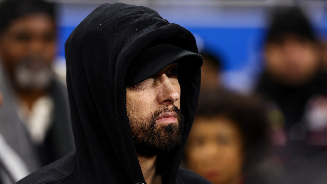 Eminem Pops Out At ‘The Death Of Slim Shady’ London Pop Up Event - HipHopDX