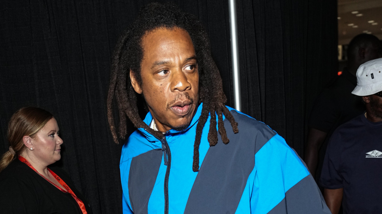 JAY-Z Flexes Ultra Rare NIGO Nike Air Force 1s At Fanatics Fest - HipHopDX