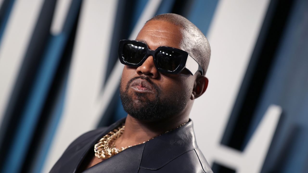 Kanye West Has 'Lost His Mind' & Is Surrounded By 'Toxic Losers ...
