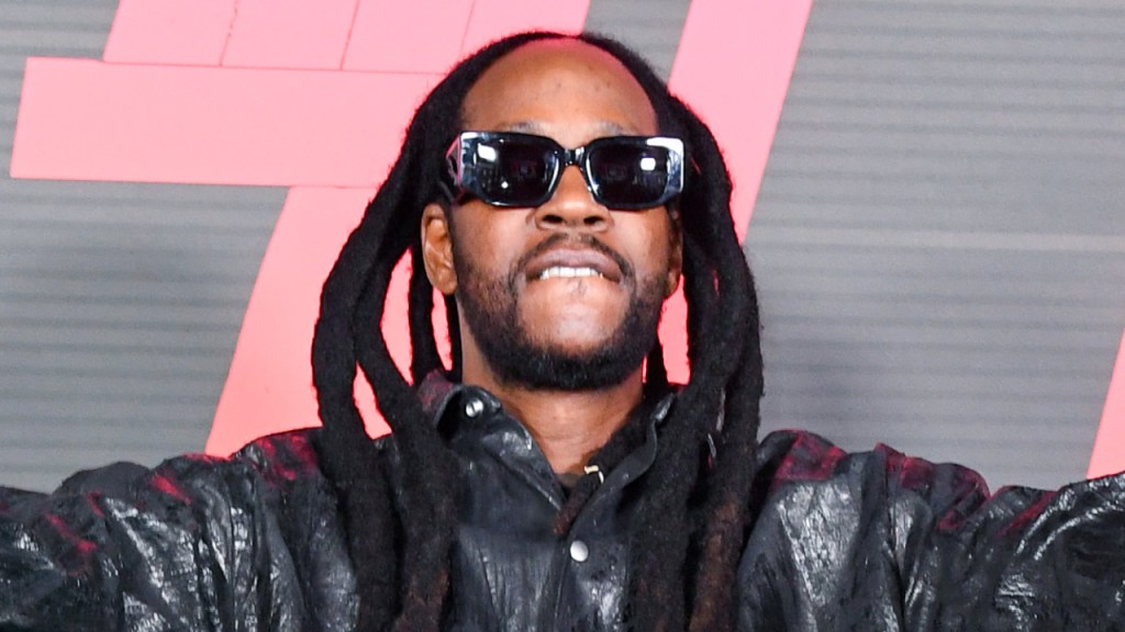 2 Chainz Films Surreal Encounter With $20K Tesla Robot: 'The Future Is ...