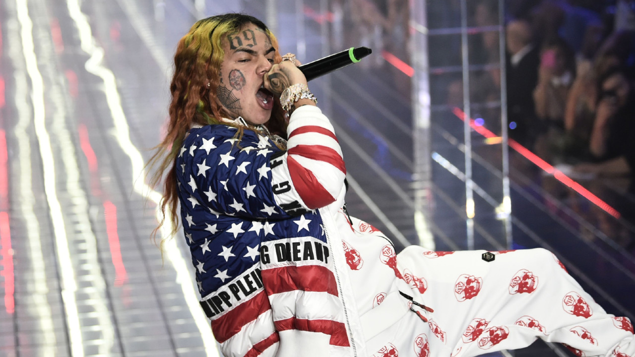 6ix9ine Set For 7-Figure Payday After Signing Lucrative Record Deal ...