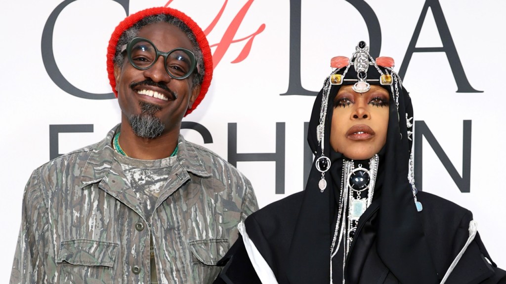 André 3000 Pays Tribute To Erykah Badu While Presenting Her With ...