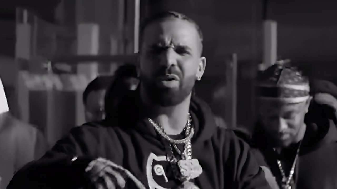 Drake & His OVO Crew Take Over Toronto Mall In Menacing 'No Face' Video ...
