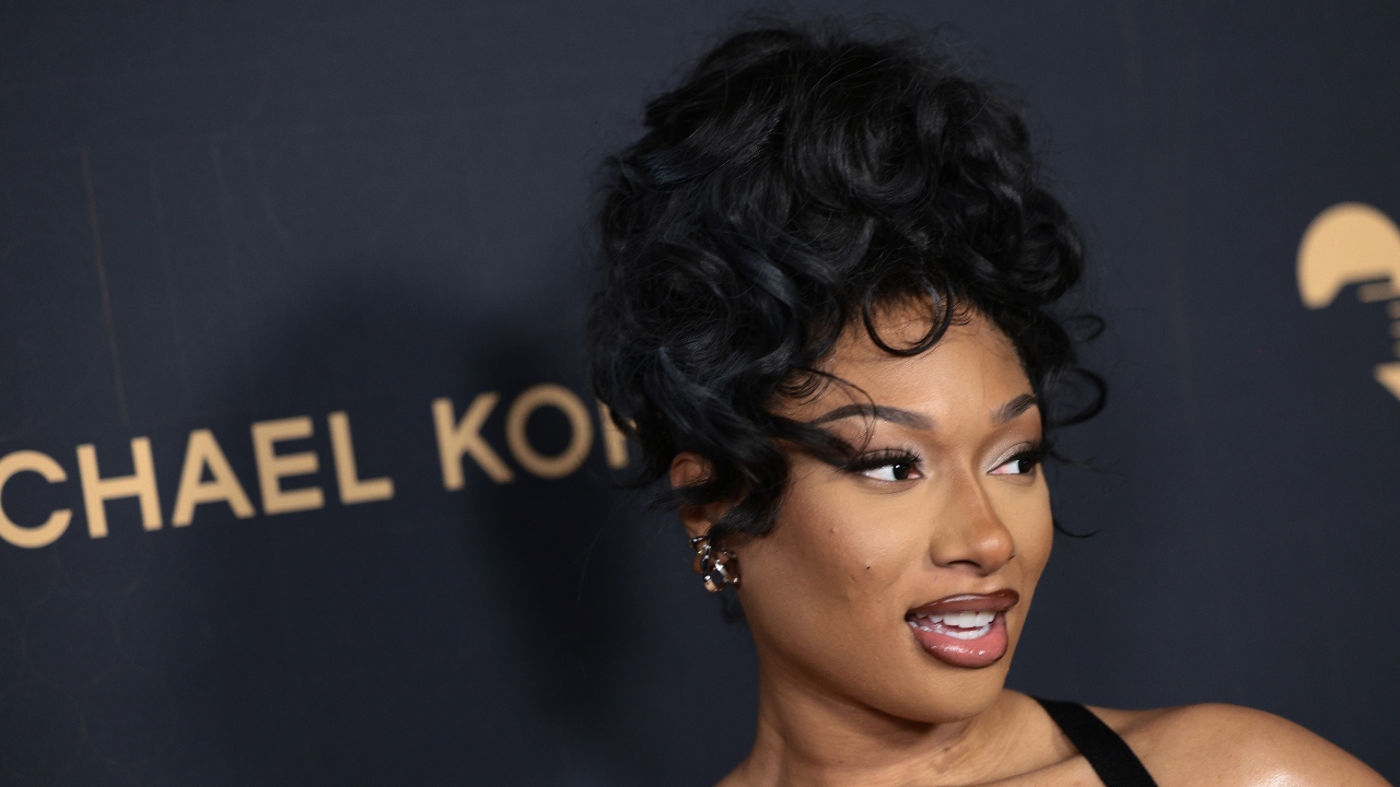 Megan Thee Stallion Revisits Difficult Decision To Take Mom Off Life Support - HipHopDX