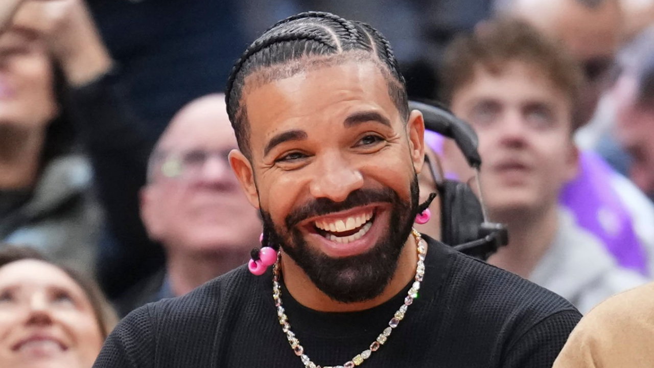 Drake Gets Blinged-Out ‘Anita Max Wynn’ Pendant For Australian Tour ...