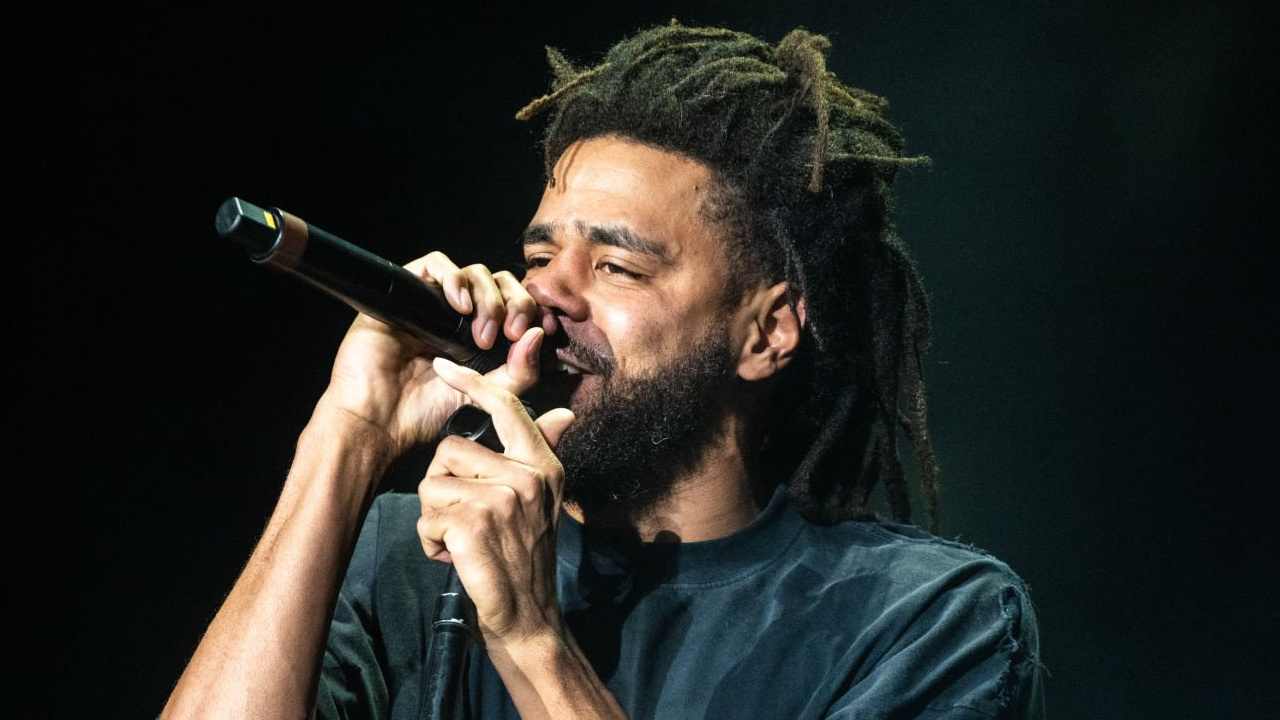 J. Cole Drops Hint About New Album 'The Fall Off' During MSG Concert ...