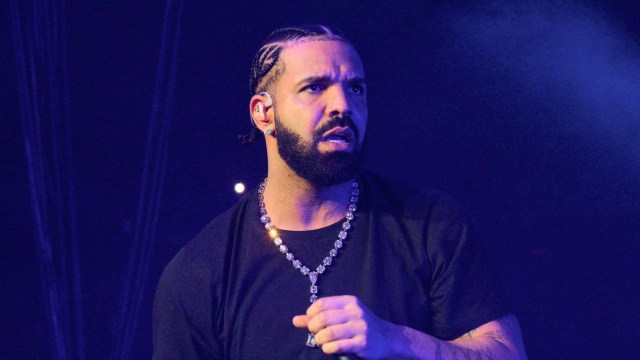 Drake's Viral Concert Photo Sparks 'Dystopian' Concerns: '[It's] Kinda ...