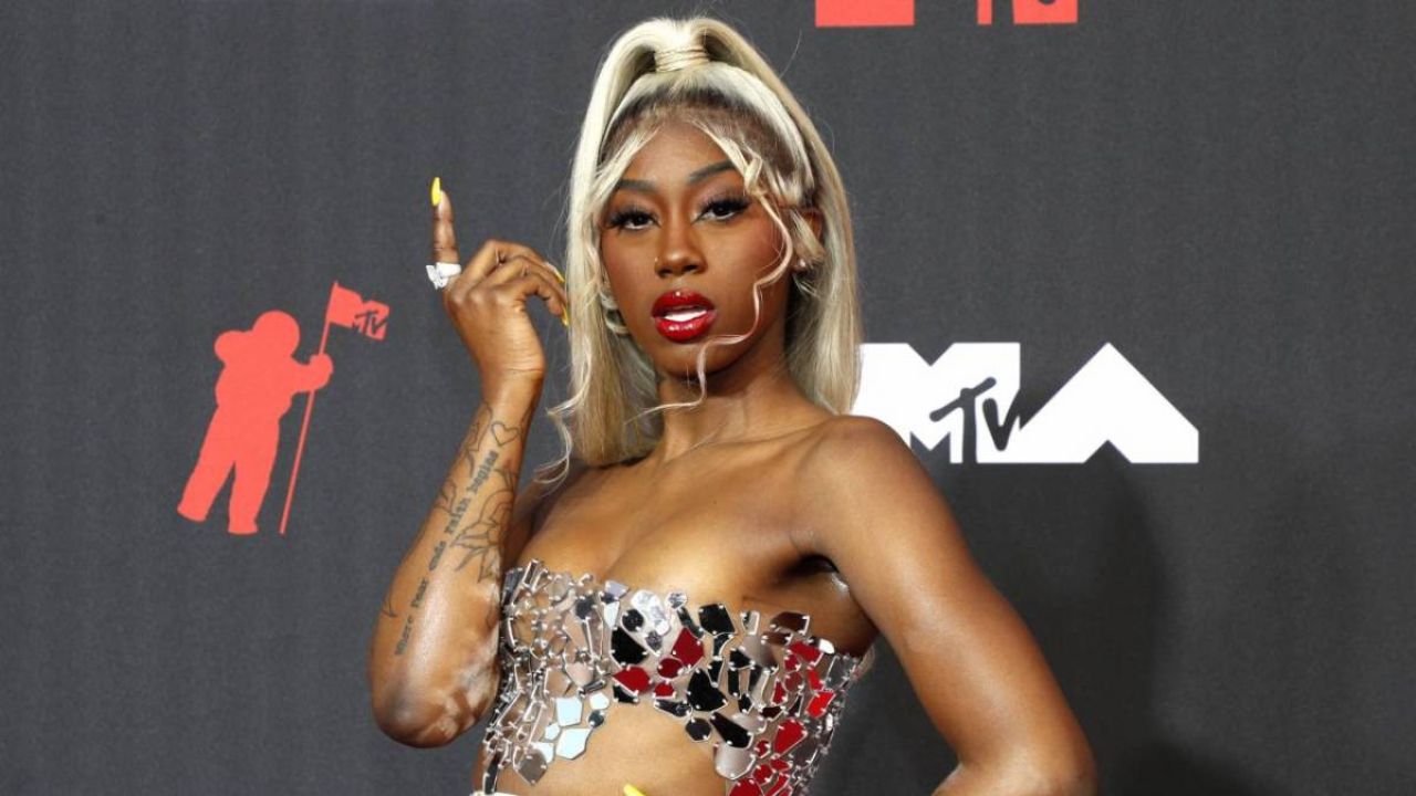 Flo Milli Performs While 9 Months Pregnant: ‘My Doc Told Me Not To’ - HipHopDX