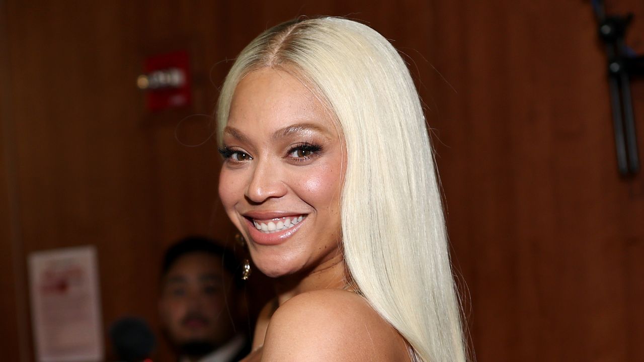 Beyoncé Suffers Scary Malfunction During Concert - HipHopDX