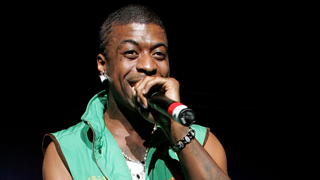 Yung L.A. Concerns Crowd As He Passes Out Mid-Performance - HipHopDX