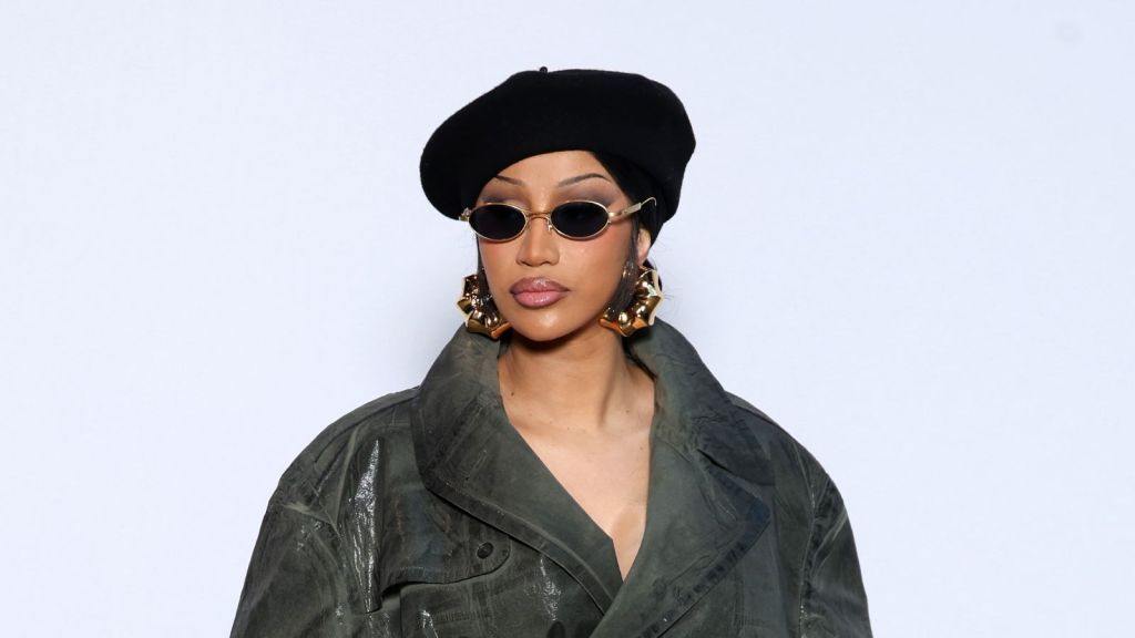 Cardi B Sued Over Microphone Throwing Incident - HipHopDX